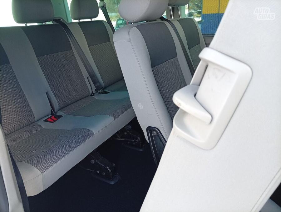Melns Volkswagen Caravelle 2010 Viļņa, ar dzinēja tilpumu 2.00 L un nobraukumu 299 tūkst. km par 9800 €, foto 14 vietnē AUTOMOTO.COM.LV