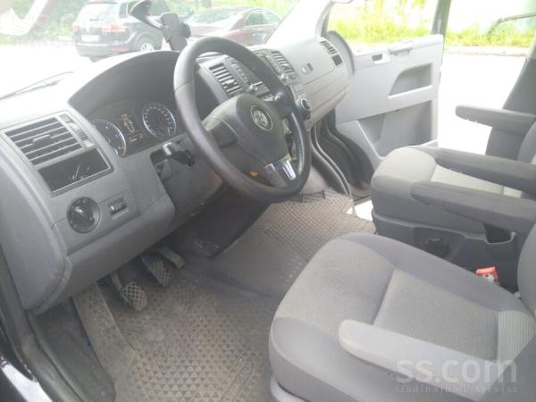 Melns Volkswagen Caravelle 2010 Rīga, ar dzinēja tilpumu 2.00 L un nobraukumu 355 tūkst. km par 8000 €, foto 2 vietnē AUTOMOTO.COM.LV