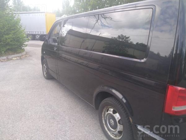 Melns Volkswagen Caravelle 2010 Rīga, ar dzinēja tilpumu 2.00 L un nobraukumu 355 tūkst. km par 8000 €, foto 4 vietnē AUTOMOTO.COM.LV