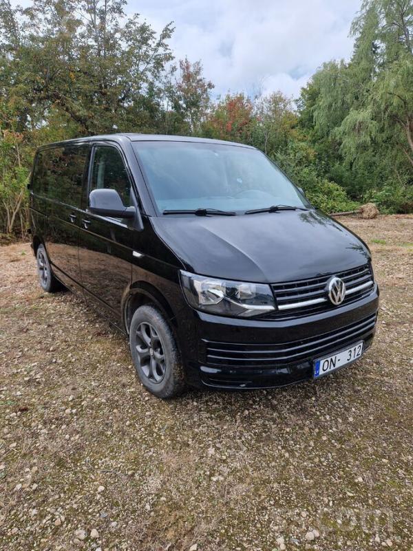 Melns Volkswagen Caravelle 2010 Jēkabpils, ar dzinēja tilpumu 2.00 L un nobraukumu 555 tūkst. km par 10200 €, foto 1 vietnē AUTOMOTO.COM.LV
