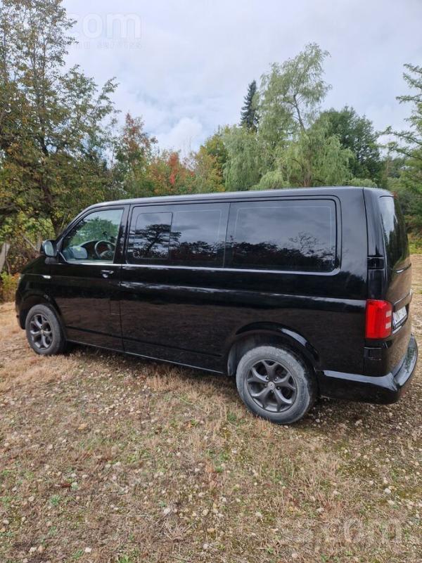 Melns Volkswagen Caravelle 2010 Jēkabpils, ar dzinēja tilpumu 2.00 L un nobraukumu 555 tūkst. km par 10200 €, foto 8 vietnē AUTOMOTO.COM.LV