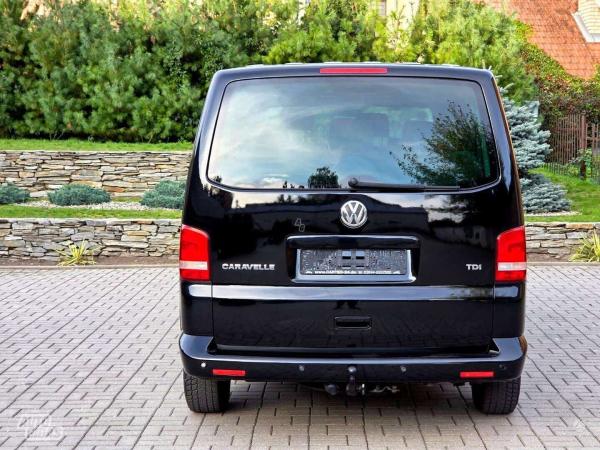 Melns Volkswagen Caravelle 2011 Viļņa, ar dzinēja tilpumu 2.00 L un nobraukumu 271 tūkst. km par 11400 €, foto 7 vietnē AUTOMOTO.COM.LV