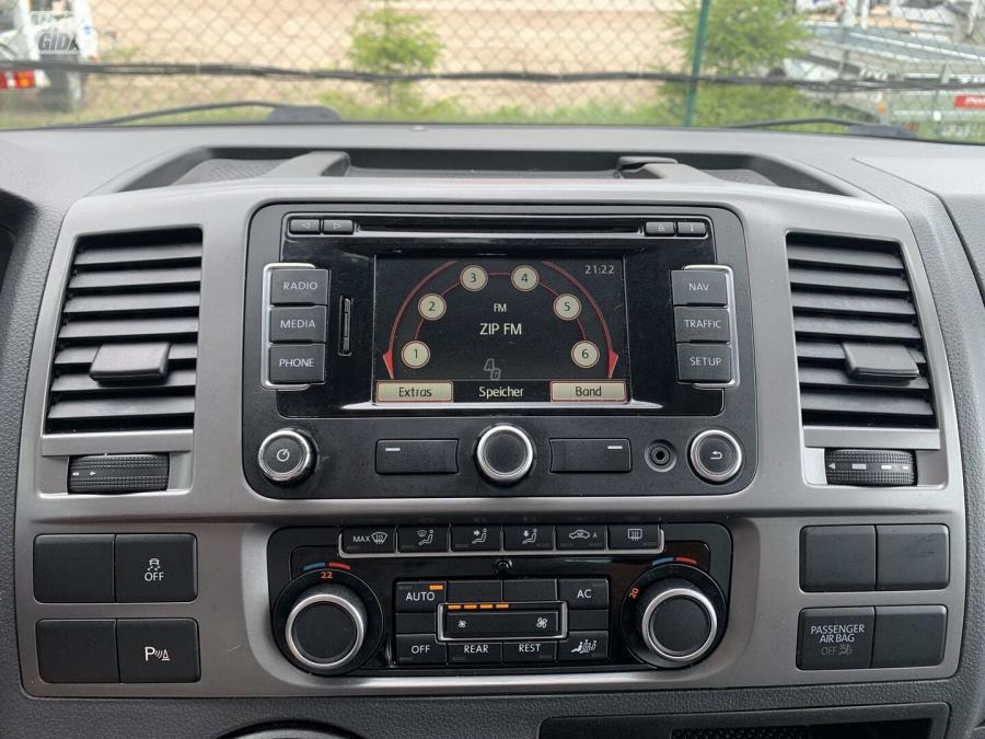 Melns Volkswagen Caravelle 2011 Kauņa, ar dzinēja tilpumu 2.00 L un nobraukumu 240 tūkst. km par 13499 €, foto 24 vietnē AUTOMOTO.COM.LV