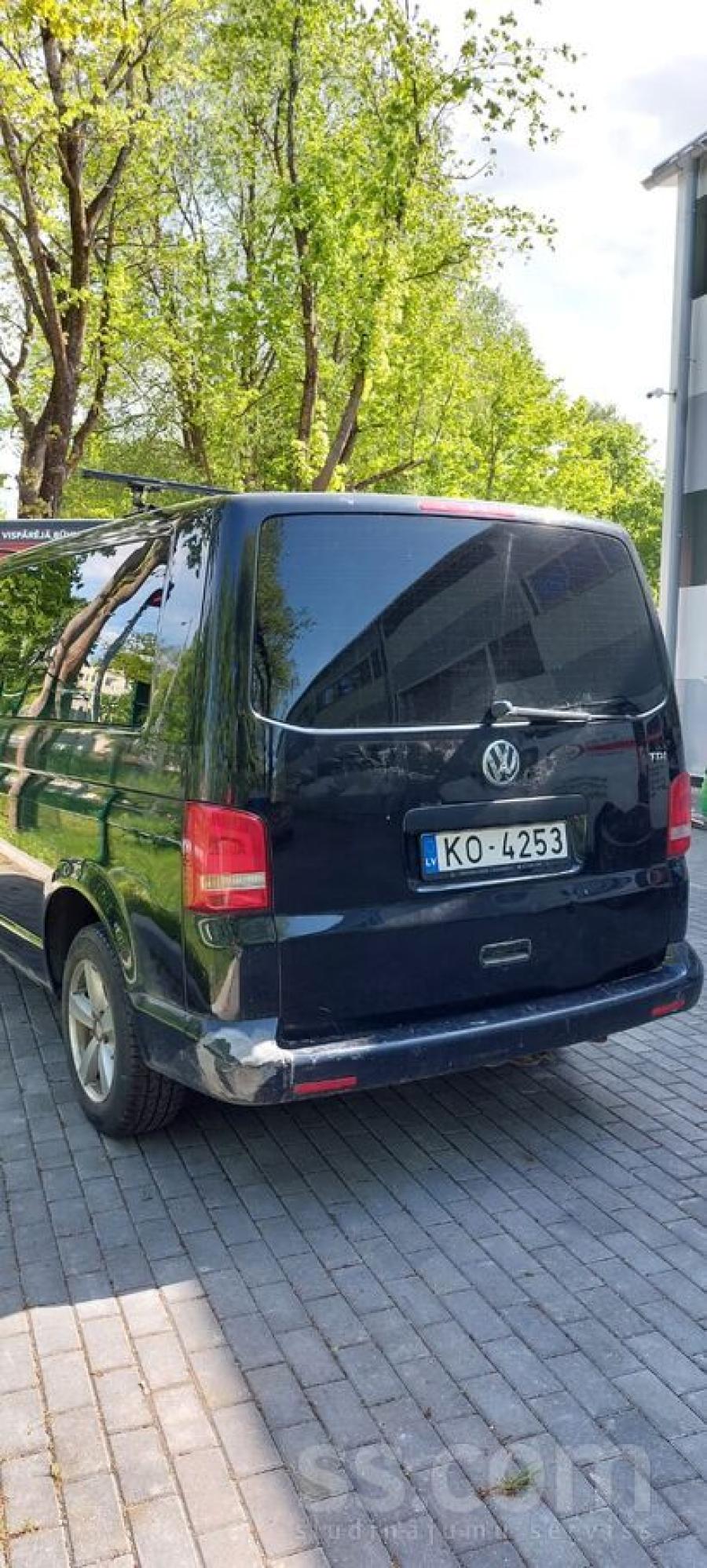 Black Volkswagen Caravelle 2011 in Riga, with an engine capacity of 2.00 L and mileage of 314 thousand km for 5700 €, photo 5 on AUTOMOTO.COM.LV