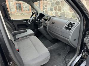 Melns Volkswagen Caravelle 2012 Gulbene, ar dzinēja tilpumu 2.00 L un nobraukumu 0 tūkst. km par 8500 €, foto 7 vietnē AUTOMOTO.COM.LV