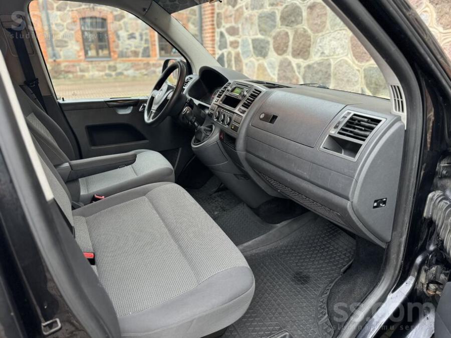 Melns Volkswagen Caravelle 2012 Gulbene, ar dzinēja tilpumu 2.00 L un nobraukumu 0 tūkst. km par 8500 €, foto 7 vietnē AUTOMOTO.COM.LV