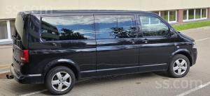 Melns Volkswagen Caravelle 2012 Rīga, ar dzinēja tilpumu 2.00 L un nobraukumu 40 tūkst. km par 8950 €, foto  vietnē AUTOMOTO.COM.LV