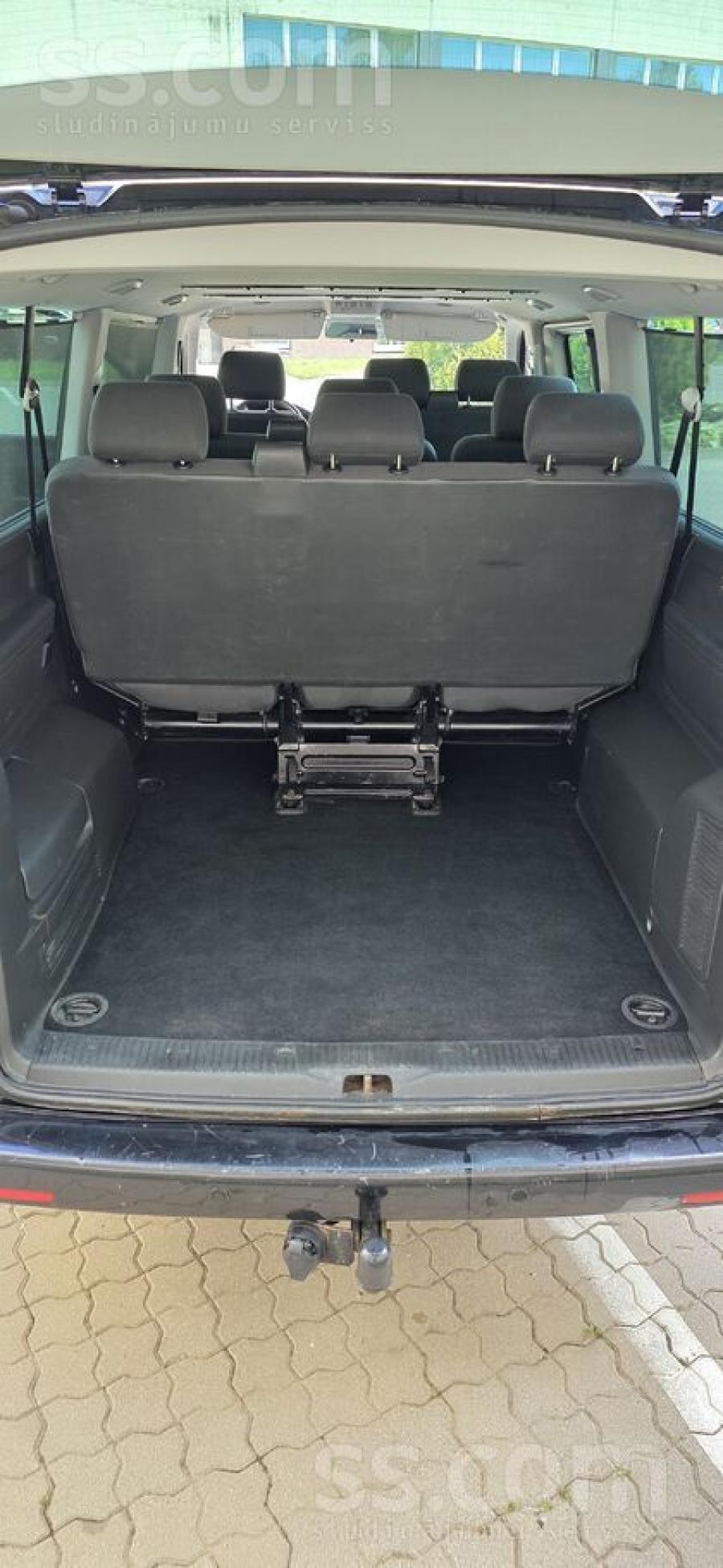 Melns Volkswagen Caravelle 2012 Rīga, ar dzinēja tilpumu 2.00 L un nobraukumu 40 tūkst. km par 8950 €, foto 10 vietnē AUTOMOTO.COM.LV