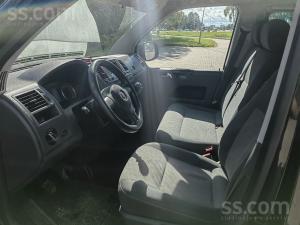 Melns Volkswagen Caravelle 2012 Jelgava, ar dzinēja tilpumu 2.00 L un nobraukumu 402 tūkst. km par 8250 €, foto 6 vietnē AUTOMOTO.COM.LV