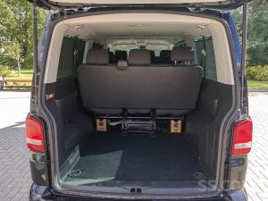 Melns Volkswagen Caravelle 2012 Jelgava, ar dzinēja tilpumu 2.00 L un nobraukumu 402 tūkst. km par 8250 €, foto 7 vietnē AUTOMOTO.COM.LV
