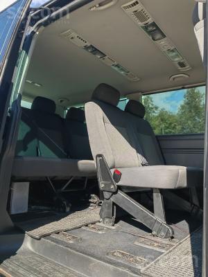 Melns Volkswagen Caravelle 2012 Jelgava, ar dzinēja tilpumu 2.00 L un nobraukumu 402 tūkst. km par 8250 €, foto 9 vietnē AUTOMOTO.COM.LV