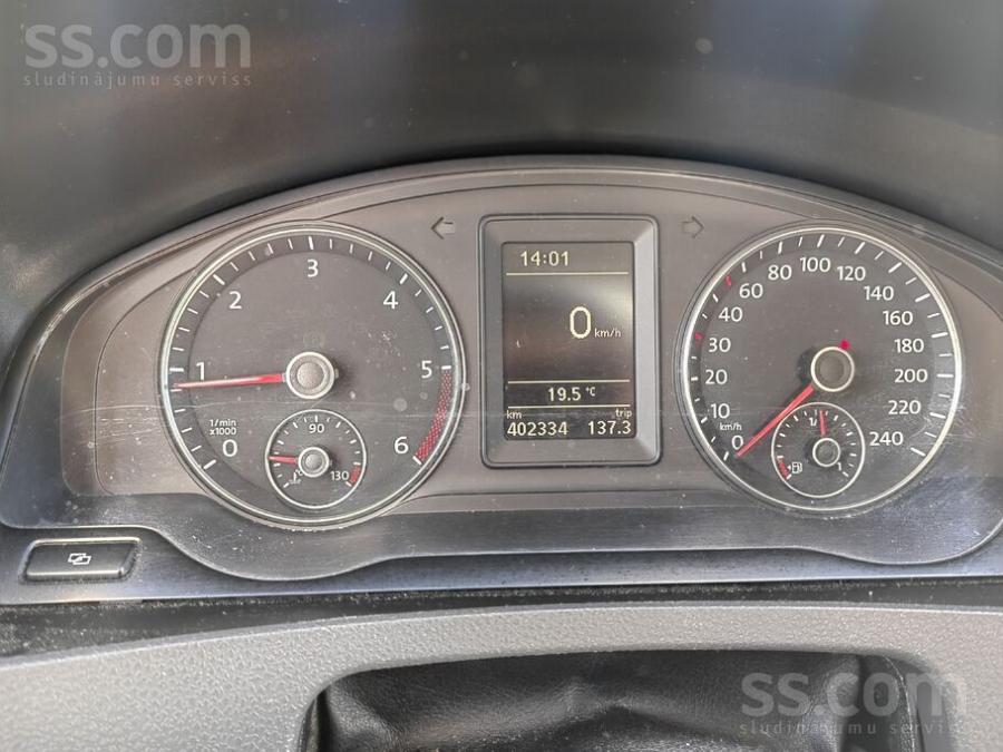 Melns Volkswagen Caravelle 2012 Jelgava, ar dzinēja tilpumu 2.00 L un nobraukumu 402 tūkst. km par 8250 €, foto 12 vietnē AUTOMOTO.COM.LV
