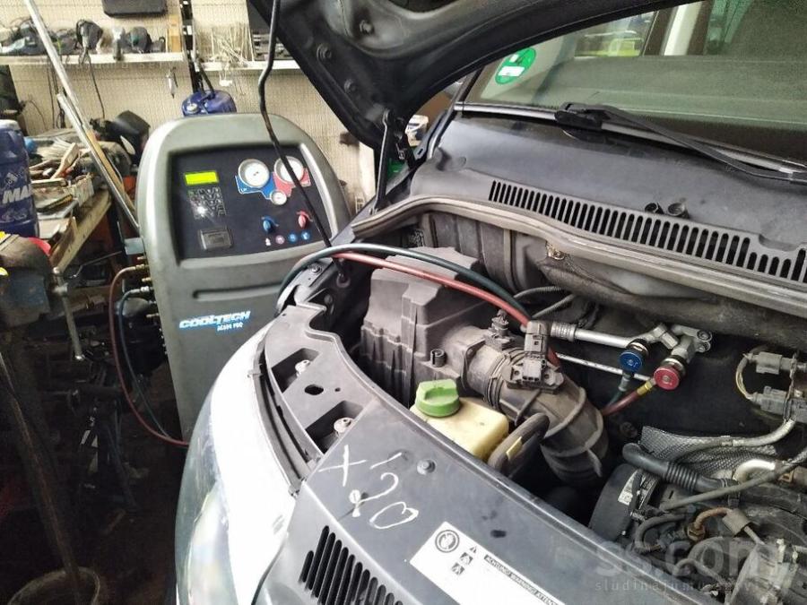 Melns Volkswagen Caravelle 2013 Rīga, ar dzinēja tilpumu 2.00 L un nobraukumu 262 tūkst. km par 13900 €, foto 9 vietnē AUTOMOTO.COM.LV