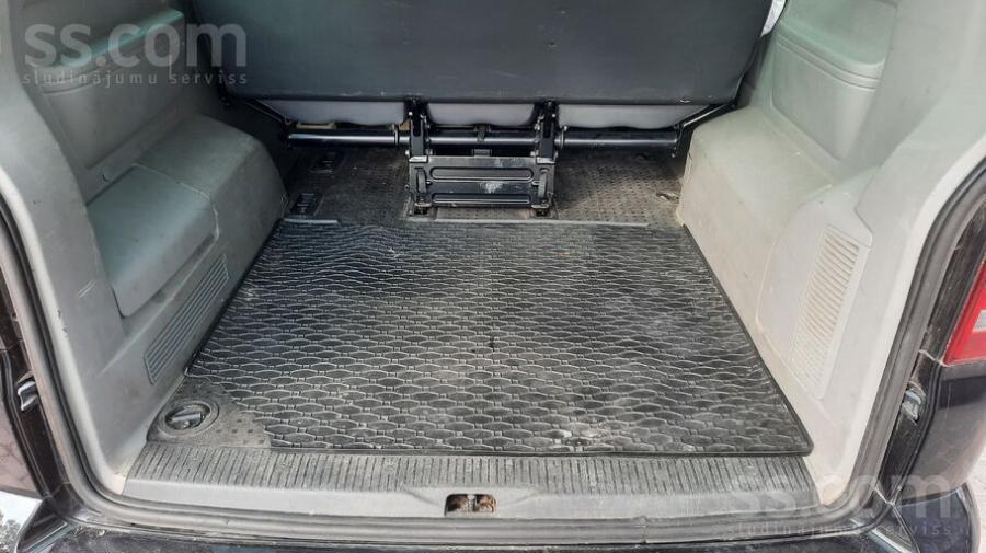 Melns Volkswagen Caravelle 2013 Rīga, ar dzinēja tilpumu 2.00 L un nobraukumu 262 tūkst. km par 13900 €, foto 12 vietnē AUTOMOTO.COM.LV
