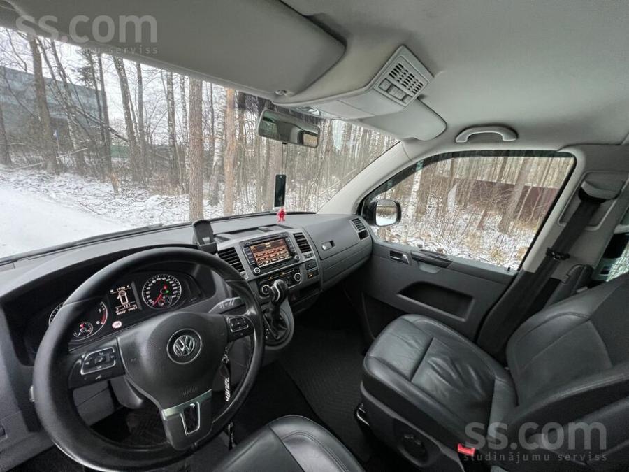Melns Volkswagen Caravelle 2014 Rīga, ar dzinēja tilpumu 2.00 L un nobraukumu 400 tūkst. km par 15499 €, foto 3 vietnē AUTOMOTO.COM.LV