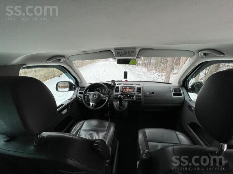 Melns Volkswagen Caravelle 2014 Rīga, ar dzinēja tilpumu 2.00 L un nobraukumu 400 tūkst. km par 15499 €, foto 8 vietnē AUTOMOTO.COM.LV