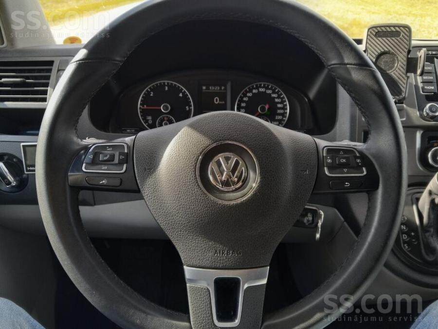 Melns Volkswagen Caravelle 2014 Dobele, ar dzinēja tilpumu 2.00 L un nobraukumu 267 tūkst. km par 15900 €, foto 9 vietnē AUTOMOTO.COM.LV