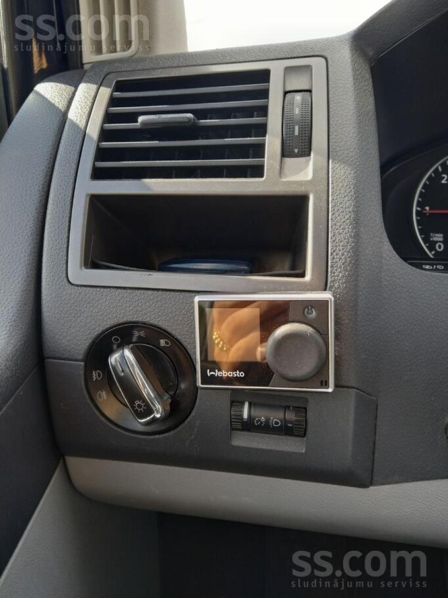 Melns Volkswagen Caravelle 2014 Dobele, ar dzinēja tilpumu 2.00 L un nobraukumu 267 tūkst. km par 15900 €, foto 12 vietnē AUTOMOTO.COM.LV
