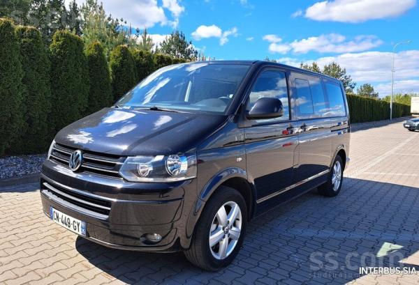 Black Volkswagen Caravelle 2015 in Riga, with an engine capacity of 2.00 L and mileage of 0 thousand km for 21659 €, photo 3 on AUTOMOTO.COM.LV