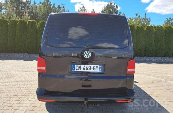 Black Volkswagen Caravelle 2015 in Riga, with an engine capacity of 2.00 L and mileage of 0 thousand km for 21659 €, photo 8 on AUTOMOTO.COM.LV