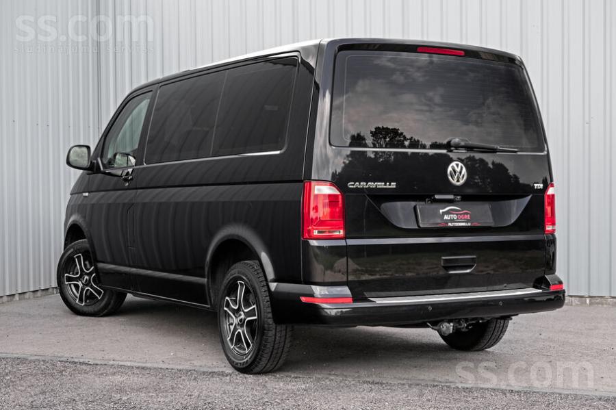 Melns Volkswagen Caravelle 2016 Ogre, ar dzinēja tilpumu 2.00 L un nobraukumu 151 tūkst. km par 19900 €, foto 4 vietnē AUTOMOTO.COM.LV