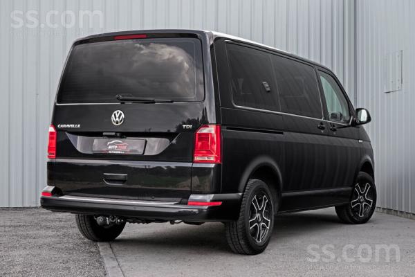 Melns Volkswagen Caravelle 2016 Ogre, ar dzinēja tilpumu 2.00 L un nobraukumu 151 tūkst. km par 19900 €, foto 4 vietnē AUTOMOTO.COM.LV