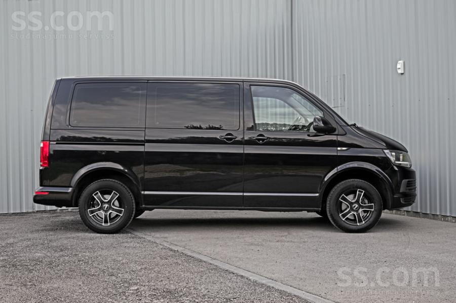 Melns Volkswagen Caravelle 2016 Ogre, ar dzinēja tilpumu 2.00 L un nobraukumu 151 tūkst. km par 19900 €, foto 7 vietnē AUTOMOTO.COM.LV