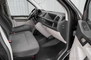 Melns Volkswagen Caravelle 2016 Ogre, ar dzinēja tilpumu 2.00 L un nobraukumu 151 tūkst. km par 19900 €, foto 8 vietnē AUTOMOTO.COM.LV