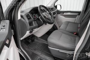 Melns Volkswagen Caravelle 2016 Ogre, ar dzinēja tilpumu 2.00 L un nobraukumu 151 tūkst. km par 19900 €, foto 9 vietnē AUTOMOTO.COM.LV