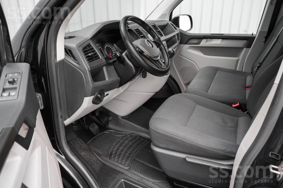 Melns Volkswagen Caravelle 2016 Ogre, ar dzinēja tilpumu 2.00 L un nobraukumu 151 tūkst. km par 19900 €, foto 9 vietnē AUTOMOTO.COM.LV