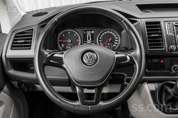 Melns Volkswagen Caravelle 2016 Ogre, ar dzinēja tilpumu 2.00 L un nobraukumu 151 tūkst. km par 19900 €, foto 10 vietnē AUTOMOTO.COM.LV