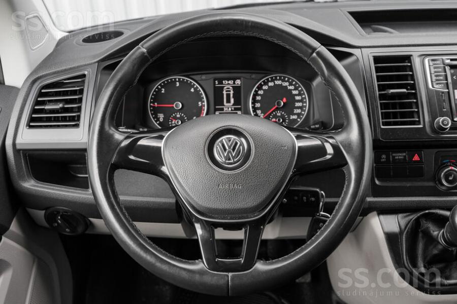 Melns Volkswagen Caravelle 2016 Ogre, ar dzinēja tilpumu 2.00 L un nobraukumu 151 tūkst. km par 19900 €, foto 11 vietnē AUTOMOTO.COM.LV