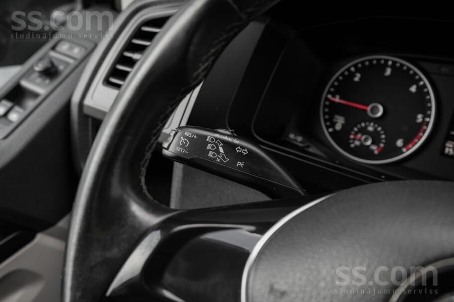 Melns Volkswagen Caravelle 2016 Ogre, ar dzinēja tilpumu 2.00 L un nobraukumu 151 tūkst. km par 19900 €, foto 14 vietnē AUTOMOTO.COM.LV