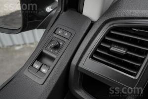 Melns Volkswagen Caravelle 2016 Ogre, ar dzinēja tilpumu 2.00 L un nobraukumu 151 tūkst. km par 19900 €, foto 16 vietnē AUTOMOTO.COM.LV