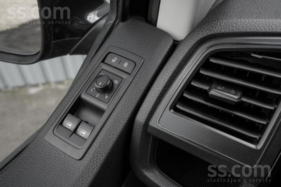 Melns Volkswagen Caravelle 2016 Ogre, ar dzinēja tilpumu 2.00 L un nobraukumu 151 tūkst. km par 19900 €, foto 16 vietnē AUTOMOTO.COM.LV