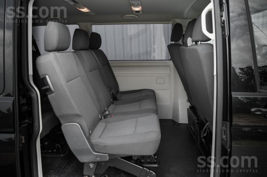 Melns Volkswagen Caravelle 2016 Ogre, ar dzinēja tilpumu 2.00 L un nobraukumu 151 tūkst. km par 19900 €, foto 17 vietnē AUTOMOTO.COM.LV