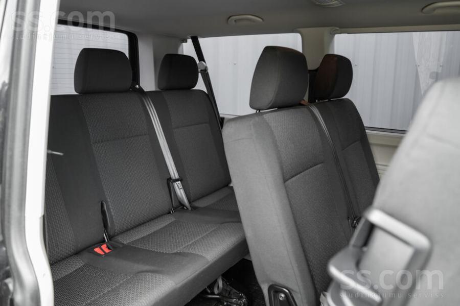 Melns Volkswagen Caravelle 2016 Ogre, ar dzinēja tilpumu 2.00 L un nobraukumu 151 tūkst. km par 19900 €, foto 18 vietnē AUTOMOTO.COM.LV