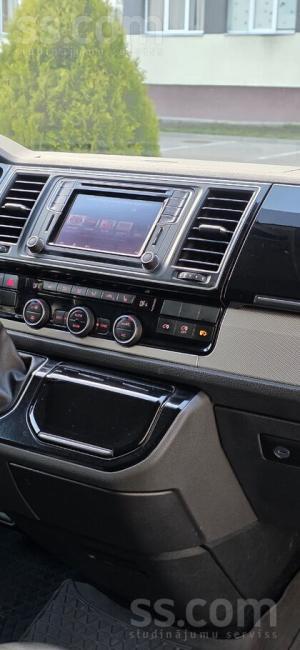 Melns Volkswagen Caravelle 2016 Rīga, ar dzinēja tilpumu 2.00 L un nobraukumu 450 tūkst. km par 21300 €, foto 16 vietnē AUTOMOTO.COM.LV