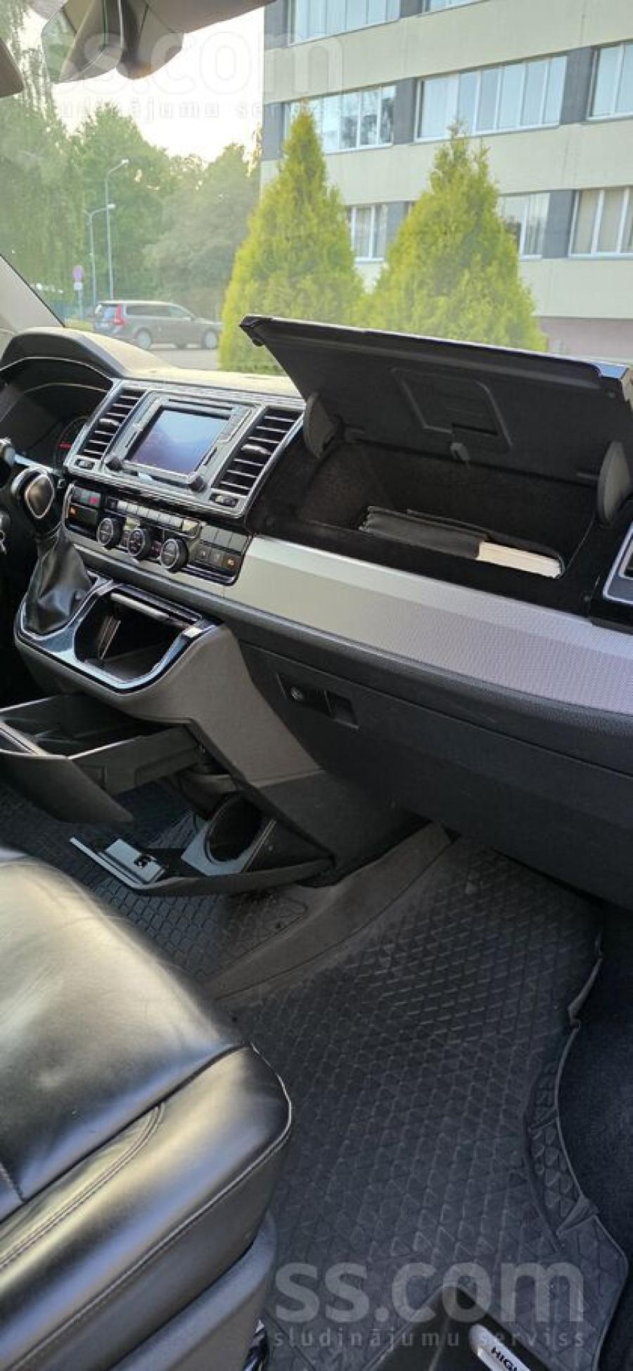 Melns Volkswagen Caravelle 2016 Rīga, ar dzinēja tilpumu 2.00 L un nobraukumu 450 tūkst. km par 21300 €, foto 17 vietnē AUTOMOTO.COM.LV