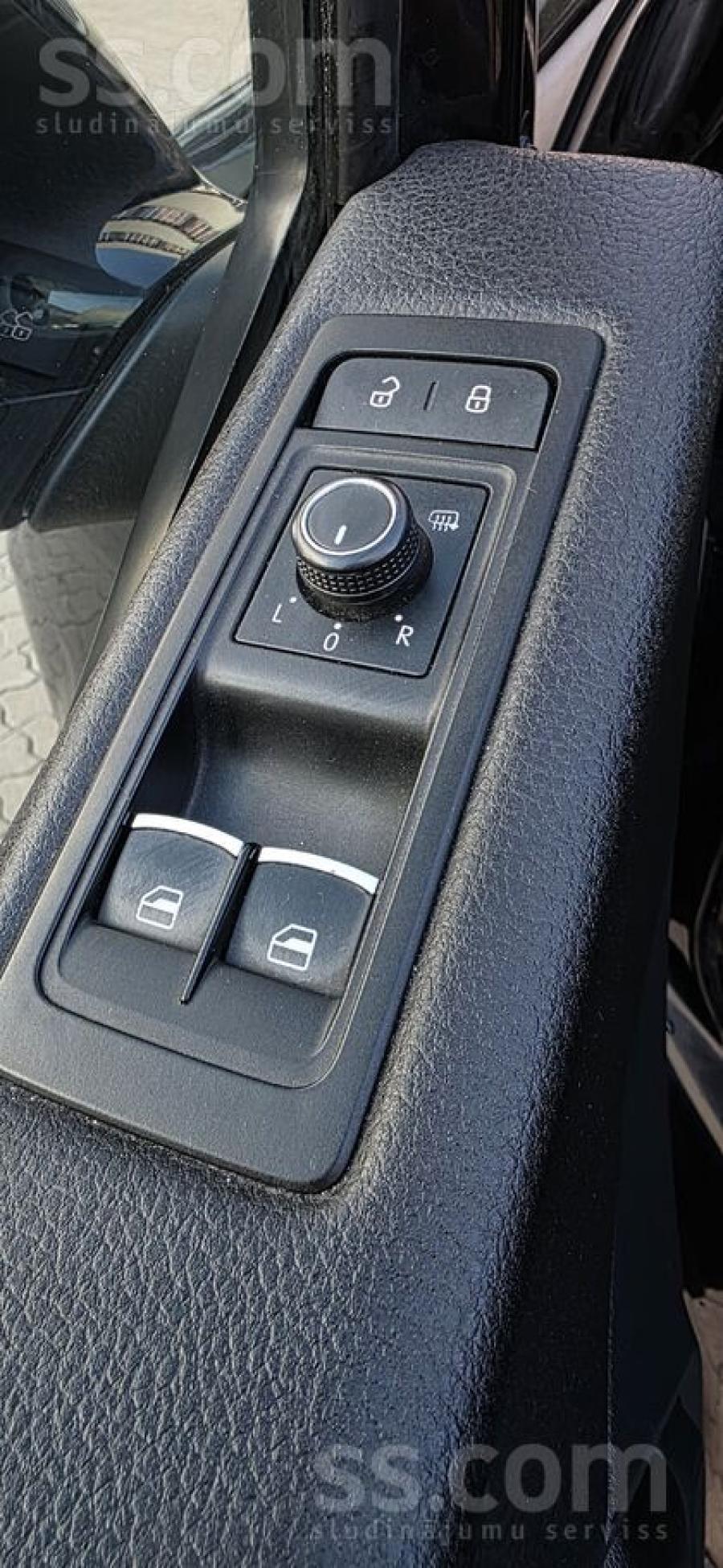 Melns Volkswagen Caravelle 2016 Rīga, ar dzinēja tilpumu 2.00 L un nobraukumu 450 tūkst. km par 21300 €, foto 21 vietnē AUTOMOTO.COM.LV