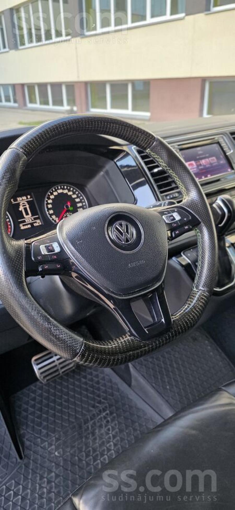 Melns Volkswagen Caravelle 2016 Rīga, ar dzinēja tilpumu 2.00 L un nobraukumu 450 tūkst. km par 21300 €, foto 22 vietnē AUTOMOTO.COM.LV