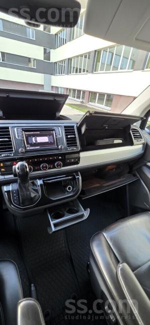Melns Volkswagen Caravelle 2016 Rīga, ar dzinēja tilpumu 2.00 L un nobraukumu 450 tūkst. km par 21300 €, foto 24 vietnē AUTOMOTO.COM.LV