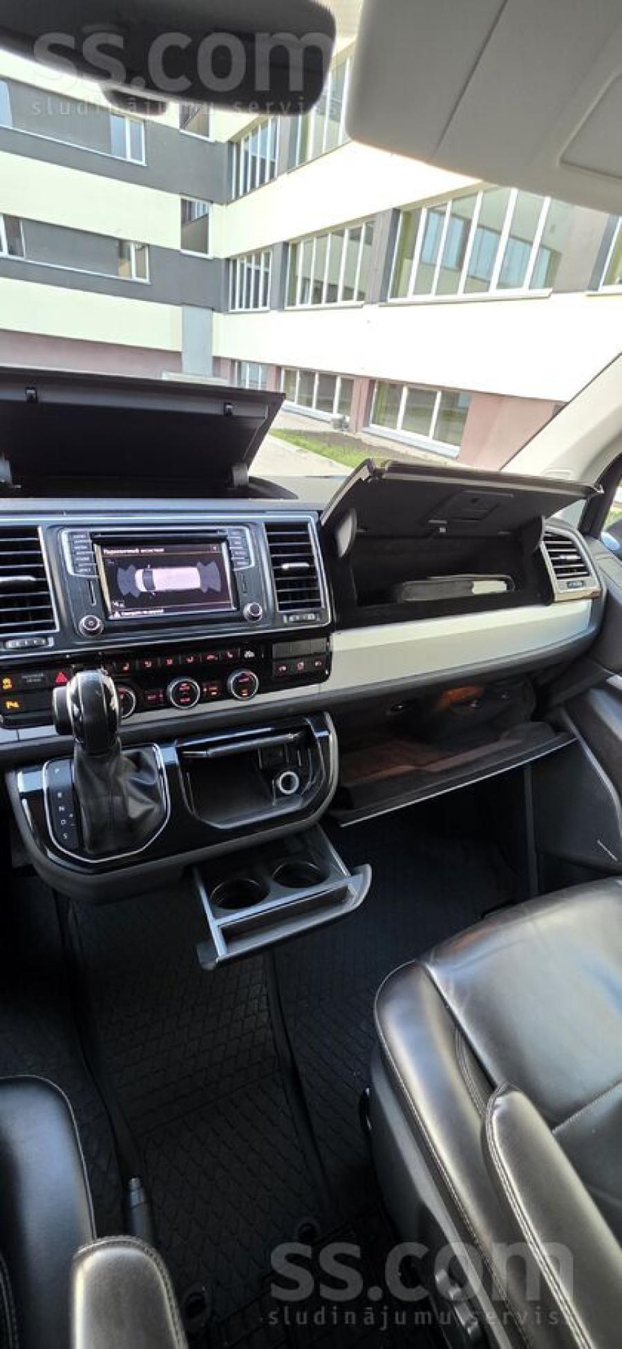 Melns Volkswagen Caravelle 2016 Rīga, ar dzinēja tilpumu 2.00 L un nobraukumu 450 tūkst. km par 21300 €, foto 24 vietnē AUTOMOTO.COM.LV