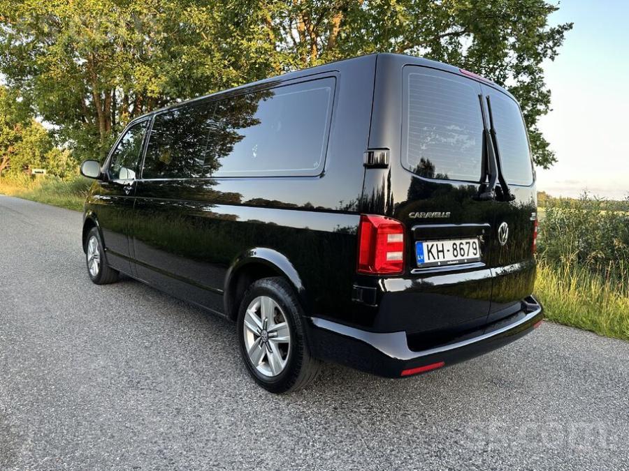 Black Volkswagen Caravelle 2016 in Bauska, with an engine capacity of 2.00 L and mileage of 225 thousand km for 18500 €, photo 5 on AUTOMOTO.COM.LV