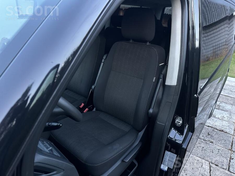 Black Volkswagen Caravelle 2016 in Bauska, with an engine capacity of 2.00 L and mileage of 225 thousand km for 18500 €, photo 9 on AUTOMOTO.COM.LV