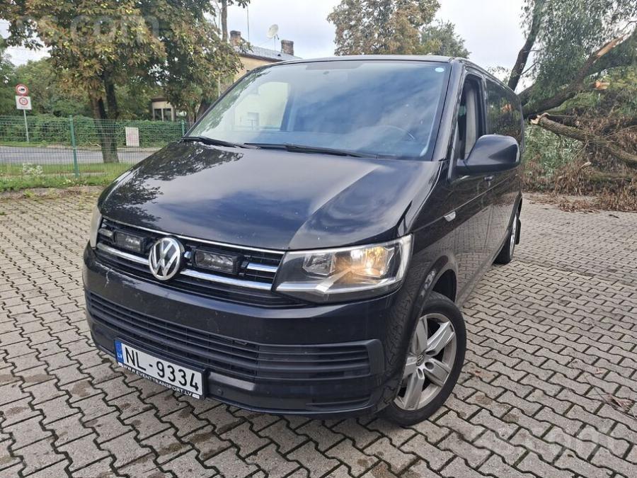 Black Volkswagen Caravelle 2017 in Riga, with an engine capacity of 2.00 L and mileage of 412 thousand km for 20570 €, photo 3 on AUTOMOTO.COM.LV