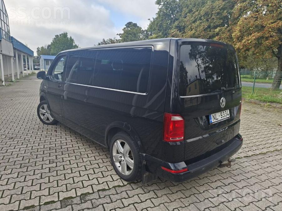 Black Volkswagen Caravelle 2017 in Riga, with an engine capacity of 2.00 L and mileage of 412 thousand km for 20570 €, photo 4 on AUTOMOTO.COM.LV