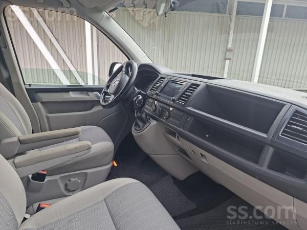 Black Volkswagen Caravelle 2017 in Riga, with an engine capacity of 2.00 L and mileage of 412 thousand km for 20570 €, photo 7 on AUTOMOTO.COM.LV