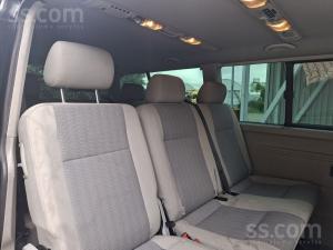 Black Volkswagen Caravelle 2017 in Riga, with an engine capacity of 2.00 L and mileage of 412 thousand km for 20570 €, photo 8 on AUTOMOTO.COM.LV