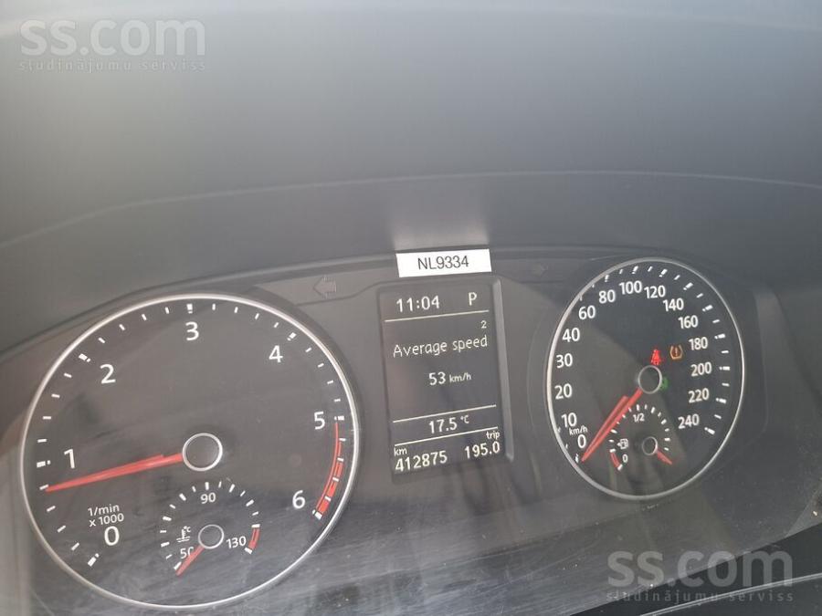 Black Volkswagen Caravelle 2017 in Riga, with an engine capacity of 2.00 L and mileage of 412 thousand km for 20570 €, photo 9 on AUTOMOTO.COM.LV